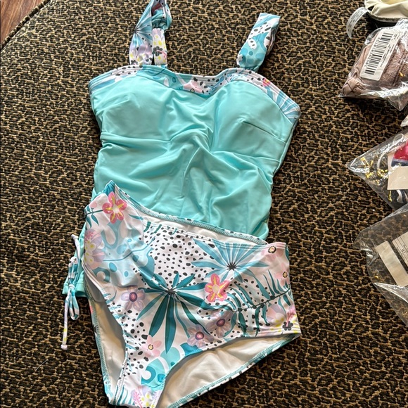 Swim | Aqua And Floral Print Tankini Size Medium | Poshmark